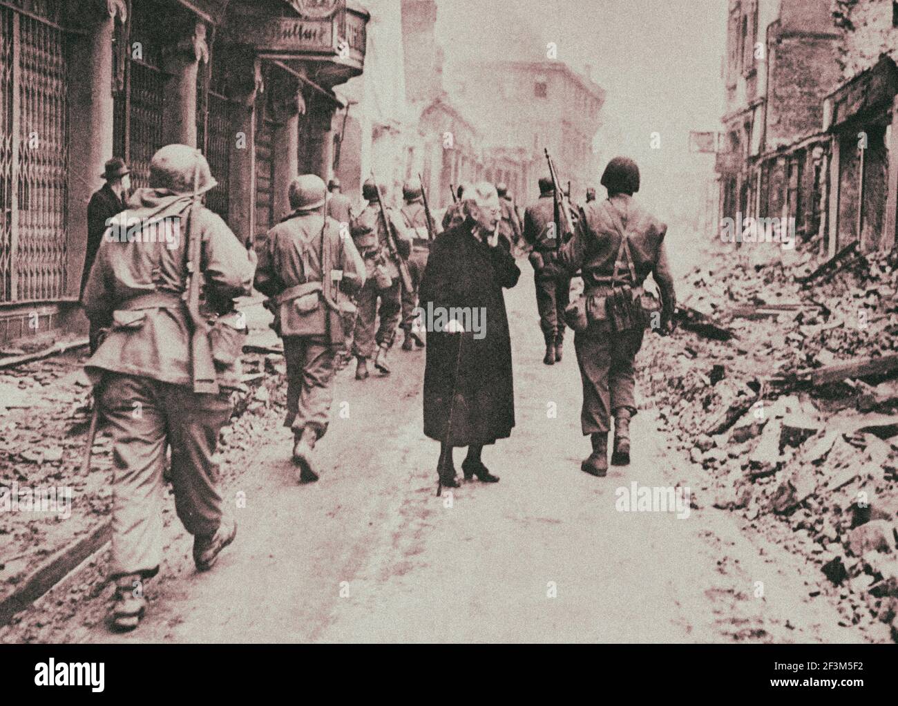 American soldiers 1945 germany hi-res stock photography and images - Alamy