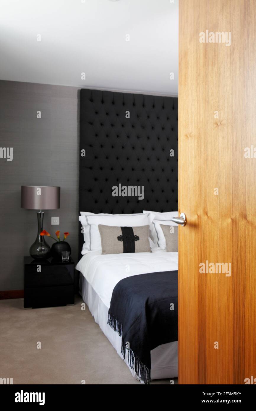 Padded doors hi-res stock photography and images - Alamy