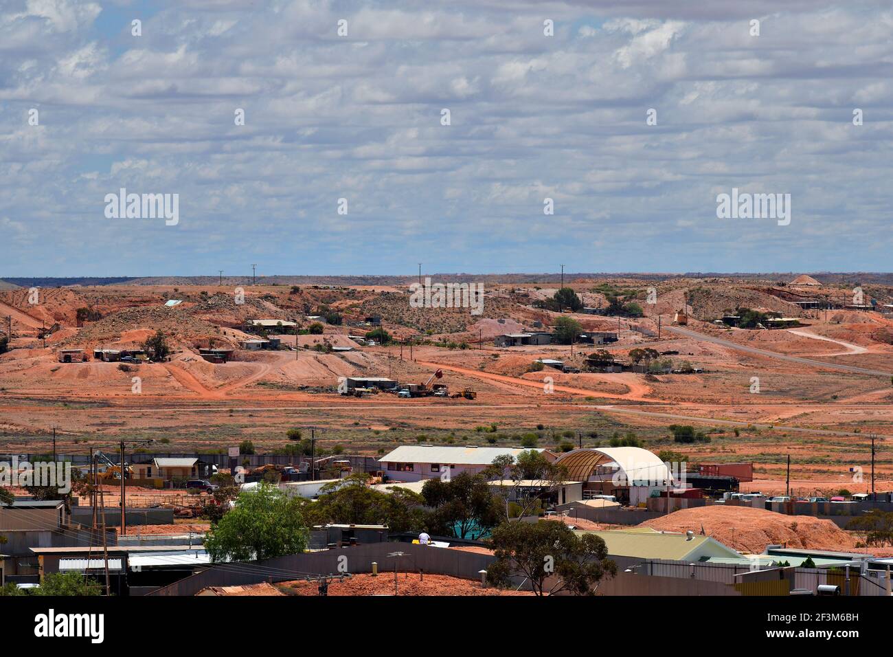 Australia, Coober Pedy, cityscape of the outback village in South ...