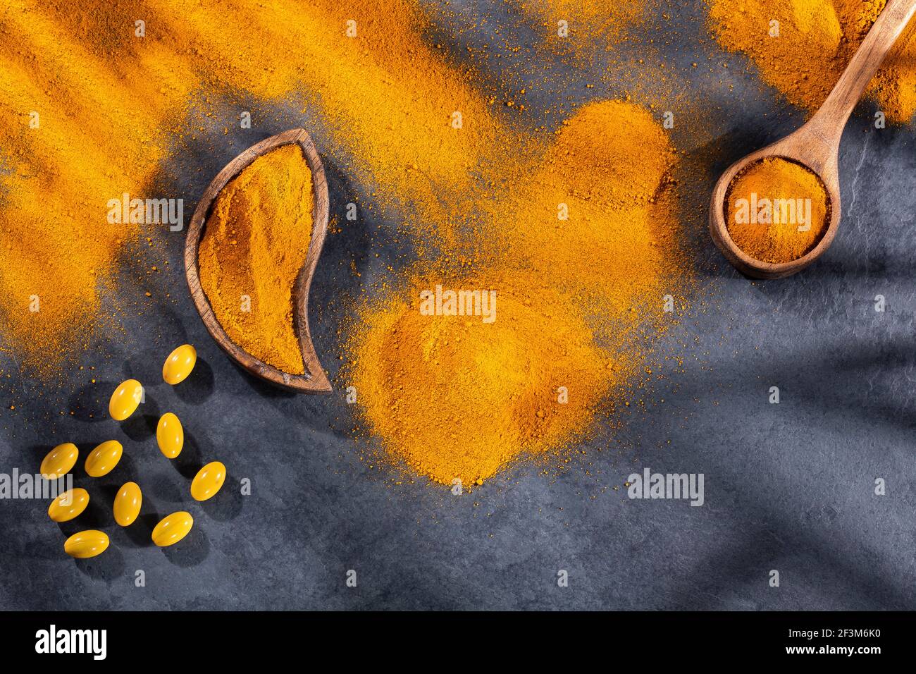 Curcuma longa - Turmeric powder with capsules Stock Photo - Alamy