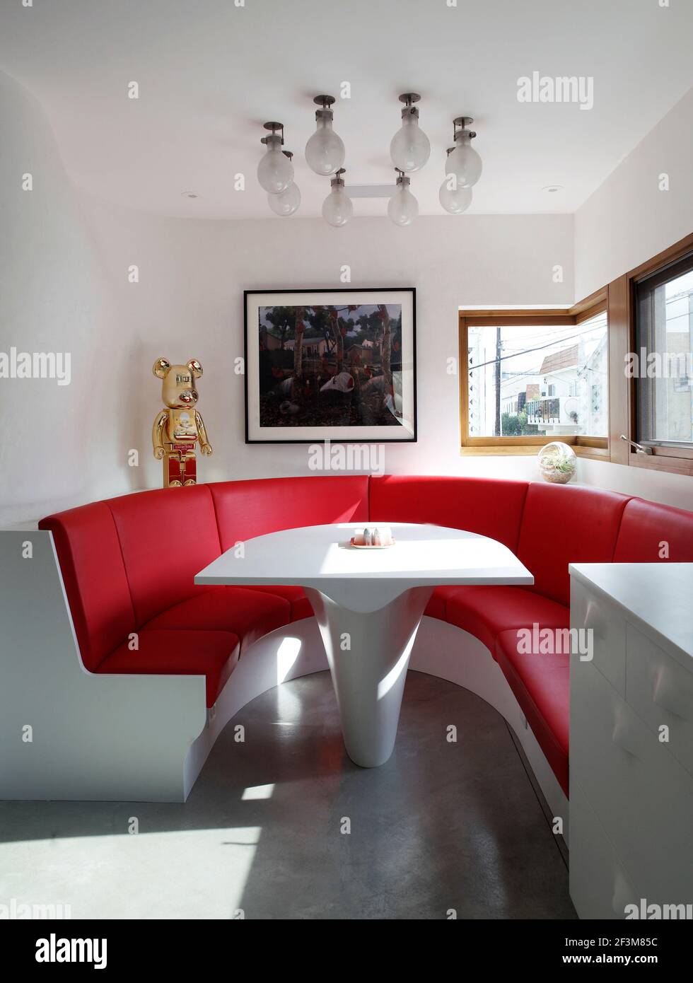 Curved sofa hi-res stock photography and images - Alamy