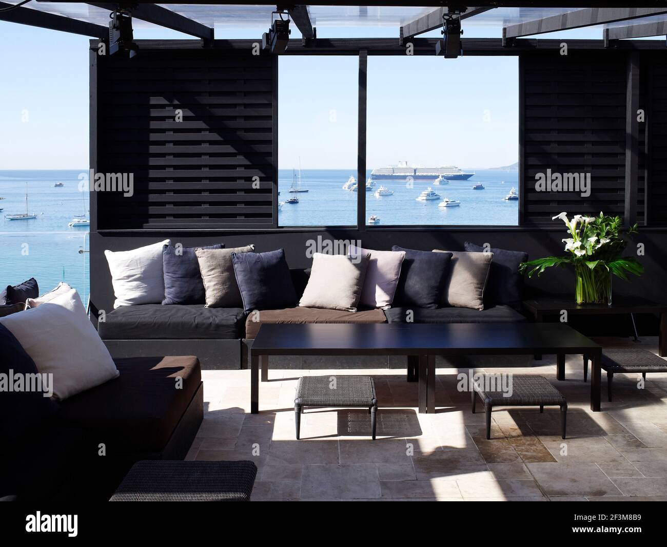 Sunroom windows hi-res stock photography and images - Alamy