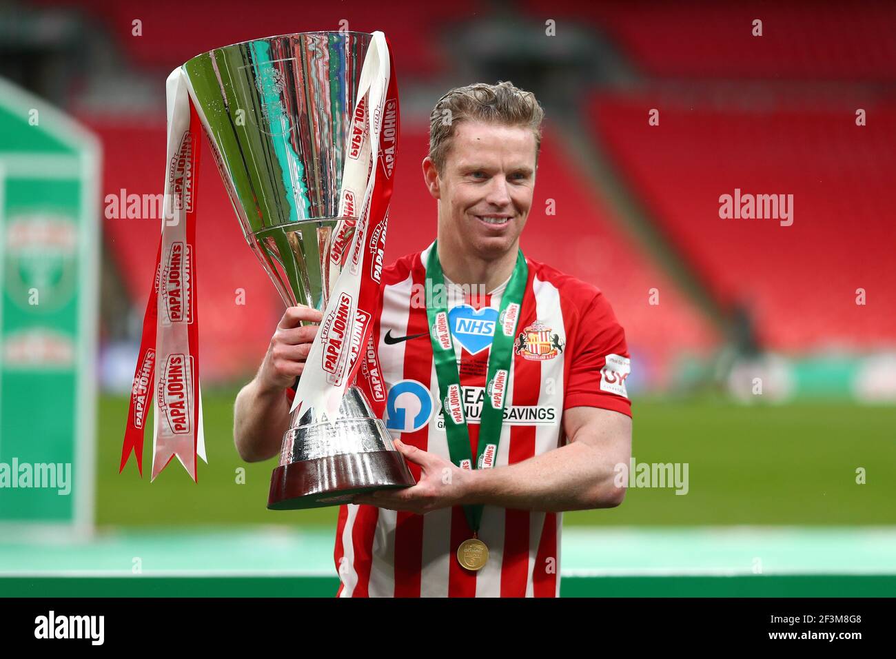 Grant Leadbitter of Sunderland celebrates with the EFL trophy ...