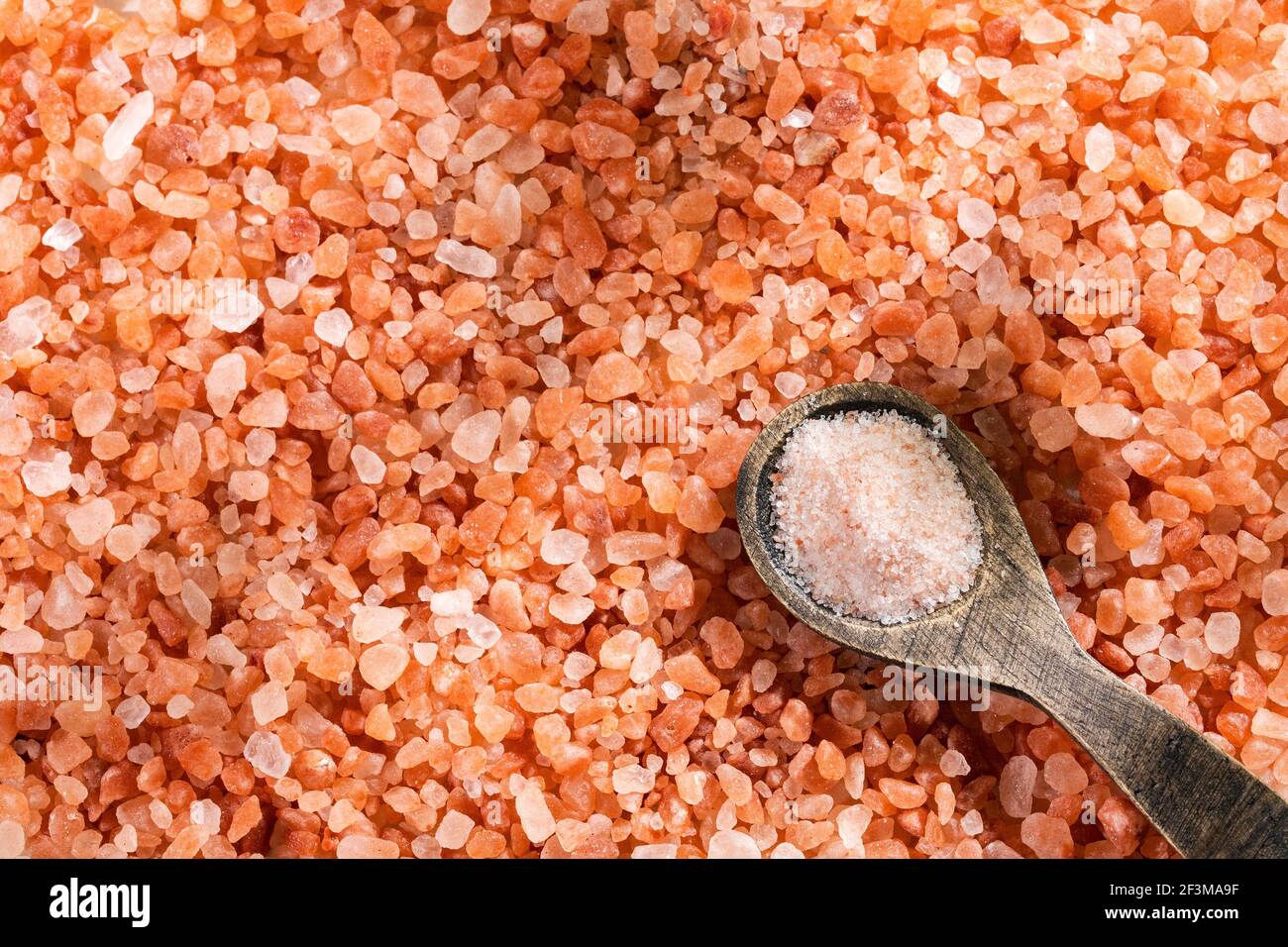 Himalayan pink salt crystals, powdered red rock salt from Pakistan ...