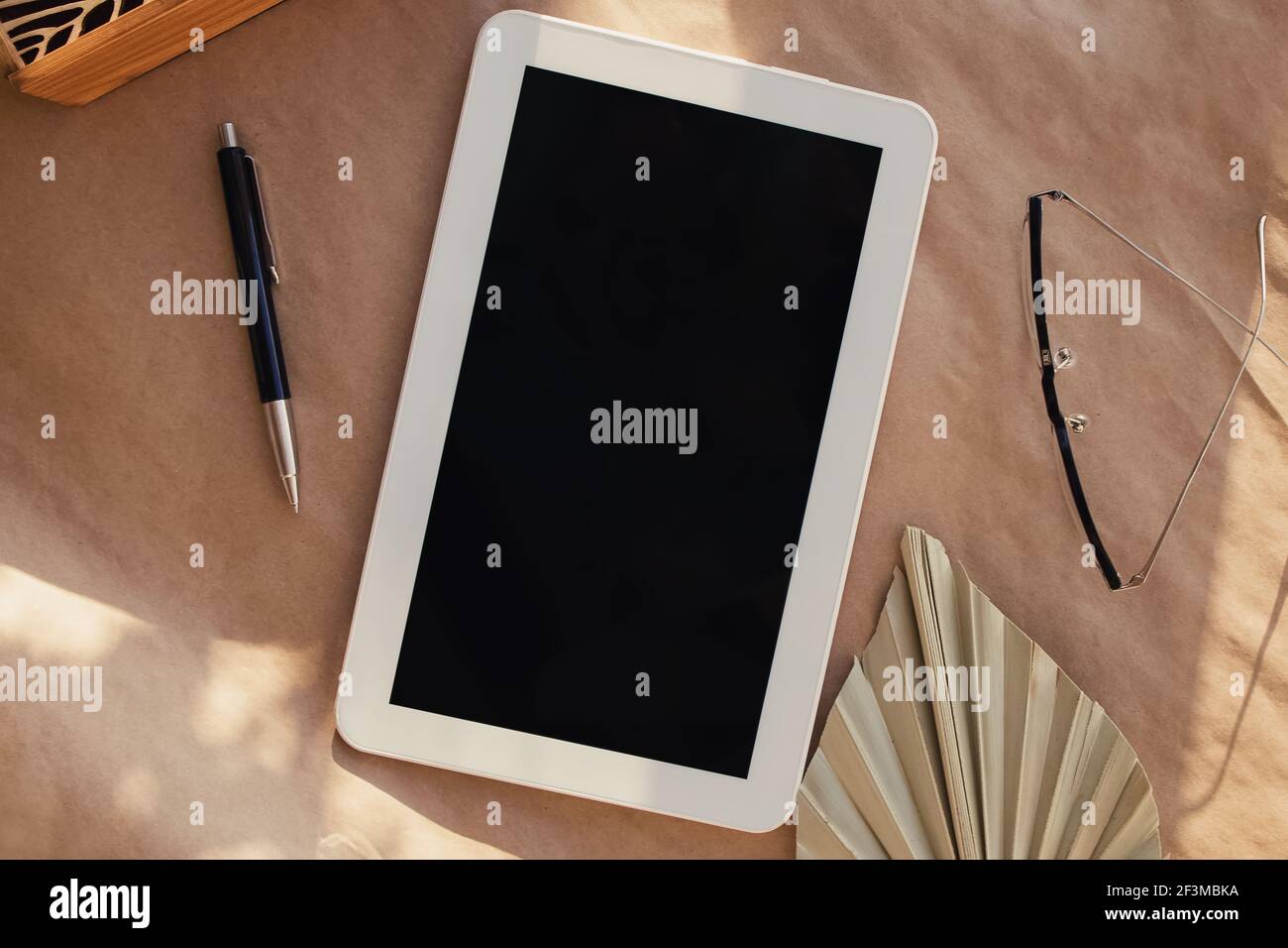 Tablet with blank black screen on a craft paper Stock Photo - Alamy