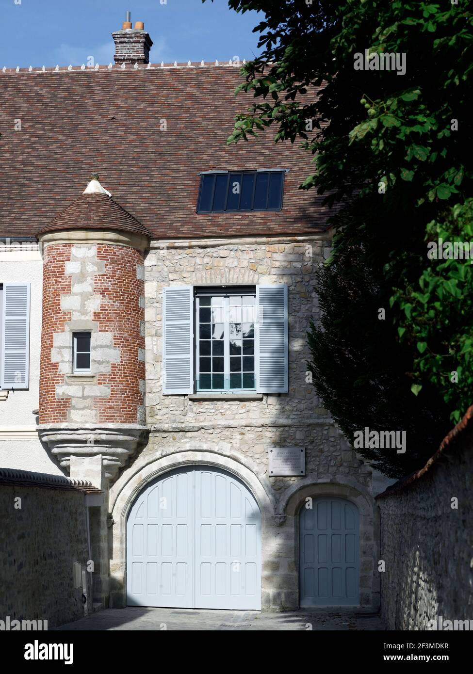 Houses house facade turret hi-res stock photography and images - Alamy