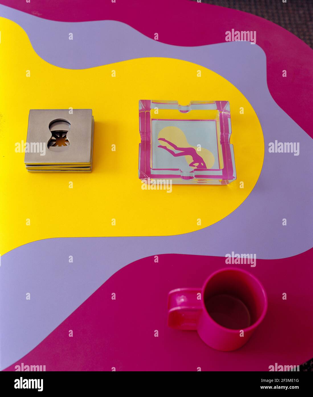 Bright pink tables hi-res stock photography and images - Alamy