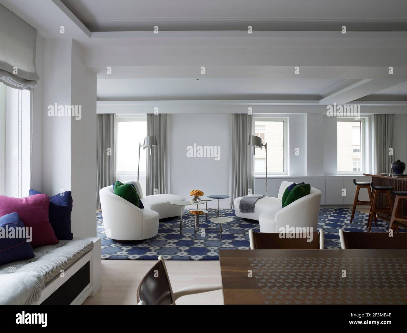 Curved sofa hi-res stock photography and images - Alamy