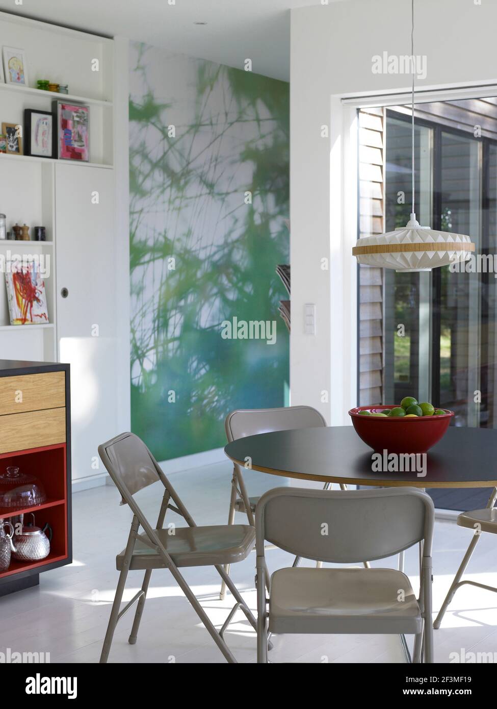 Folding chairs around small round table with fruit bowl in residential ...