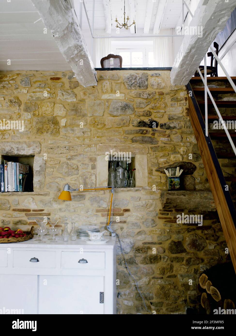 Modern farmhouse hi-res stock photography and images - Alamy