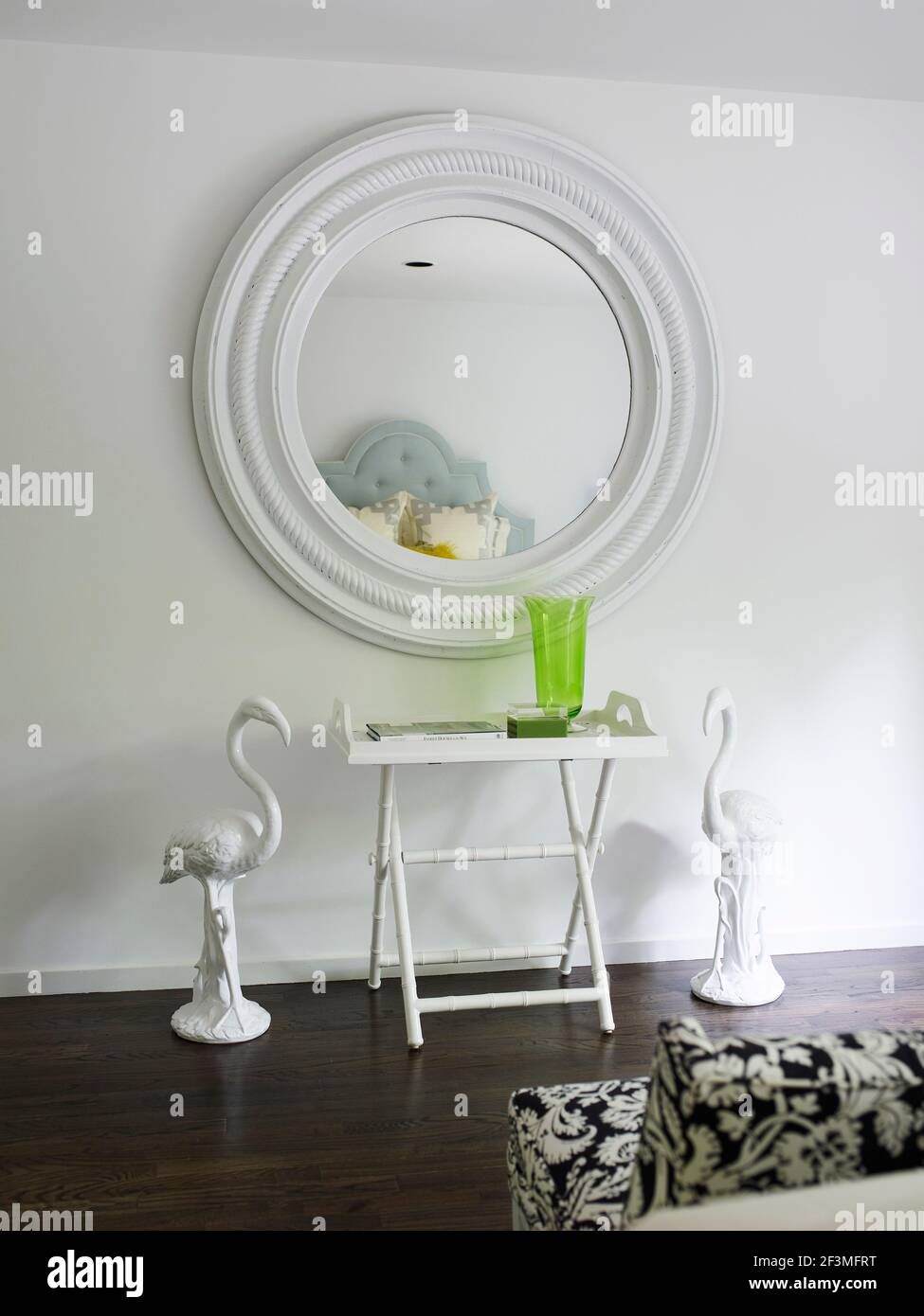 Stork statues hi-res stock photography and images - Alamy