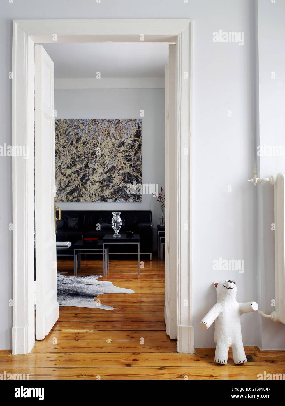 View through doorway hi-res stock photography and images - Alamy