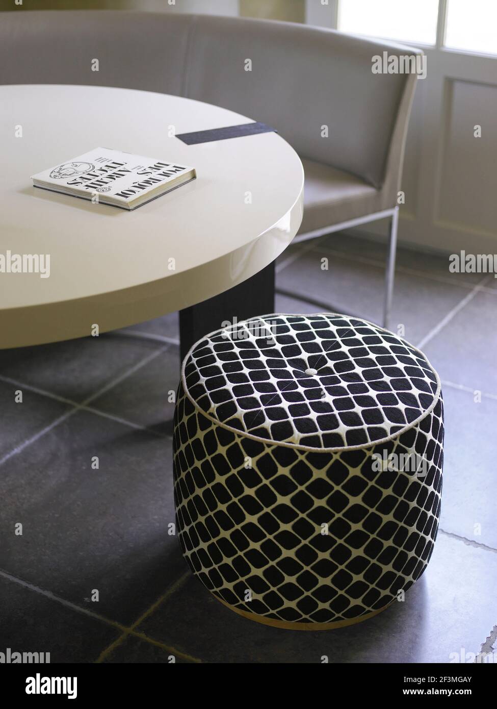 Patterned table hi-res stock photography and images - Alamy