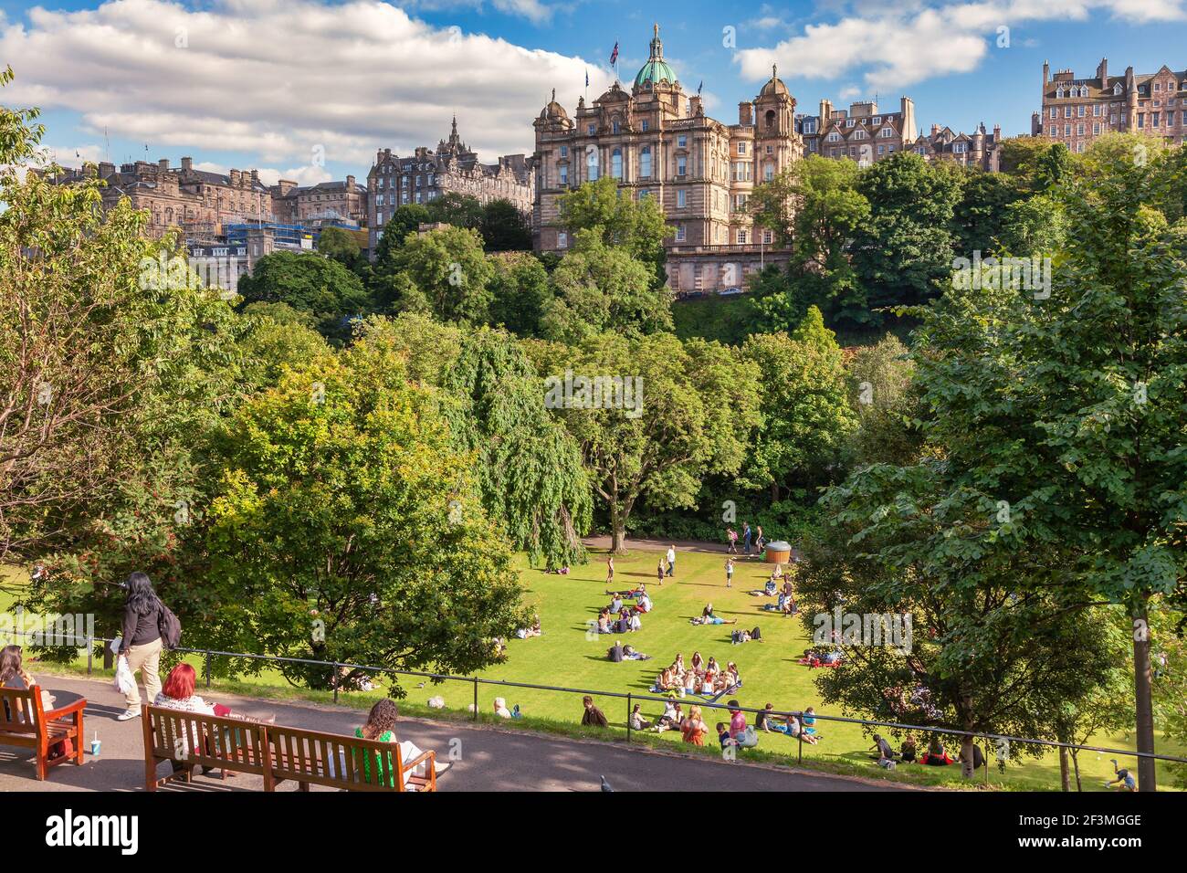 Edinburgh students summer hi-res stock photography and images - Alamy