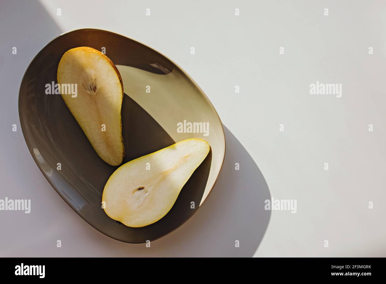 Minimal still life hi-res stock photography and images - Alamy