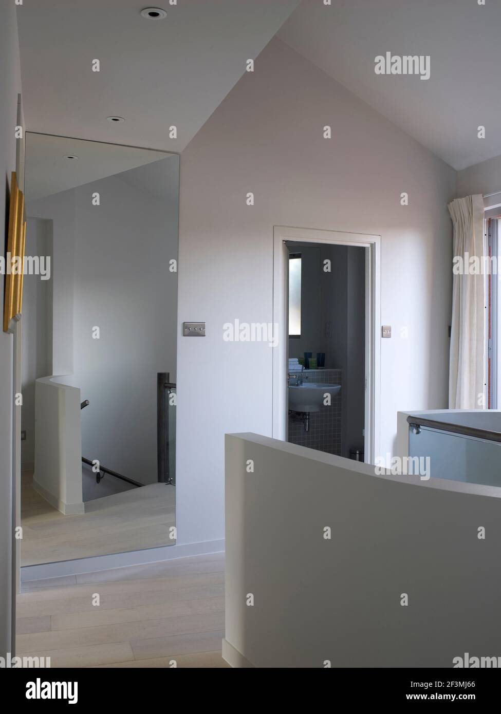 Mirror reflecting light hi-res stock photography and images - Alamy