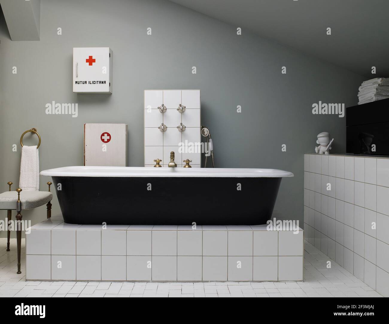 Raised plinth hi-res stock photography and images - Alamy