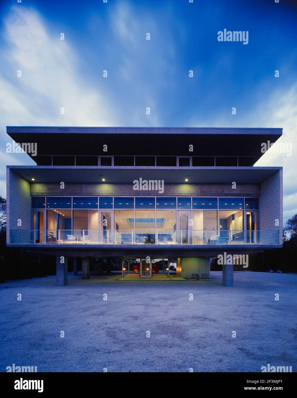 House stilts night hi-res stock photography and images - Alamy