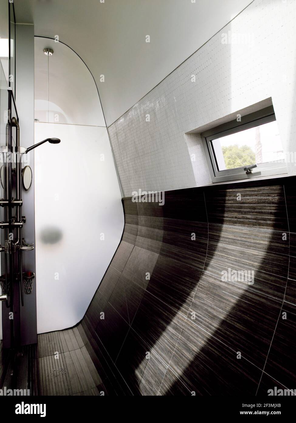 Curved shower hi-res stock photography and images - Alamy