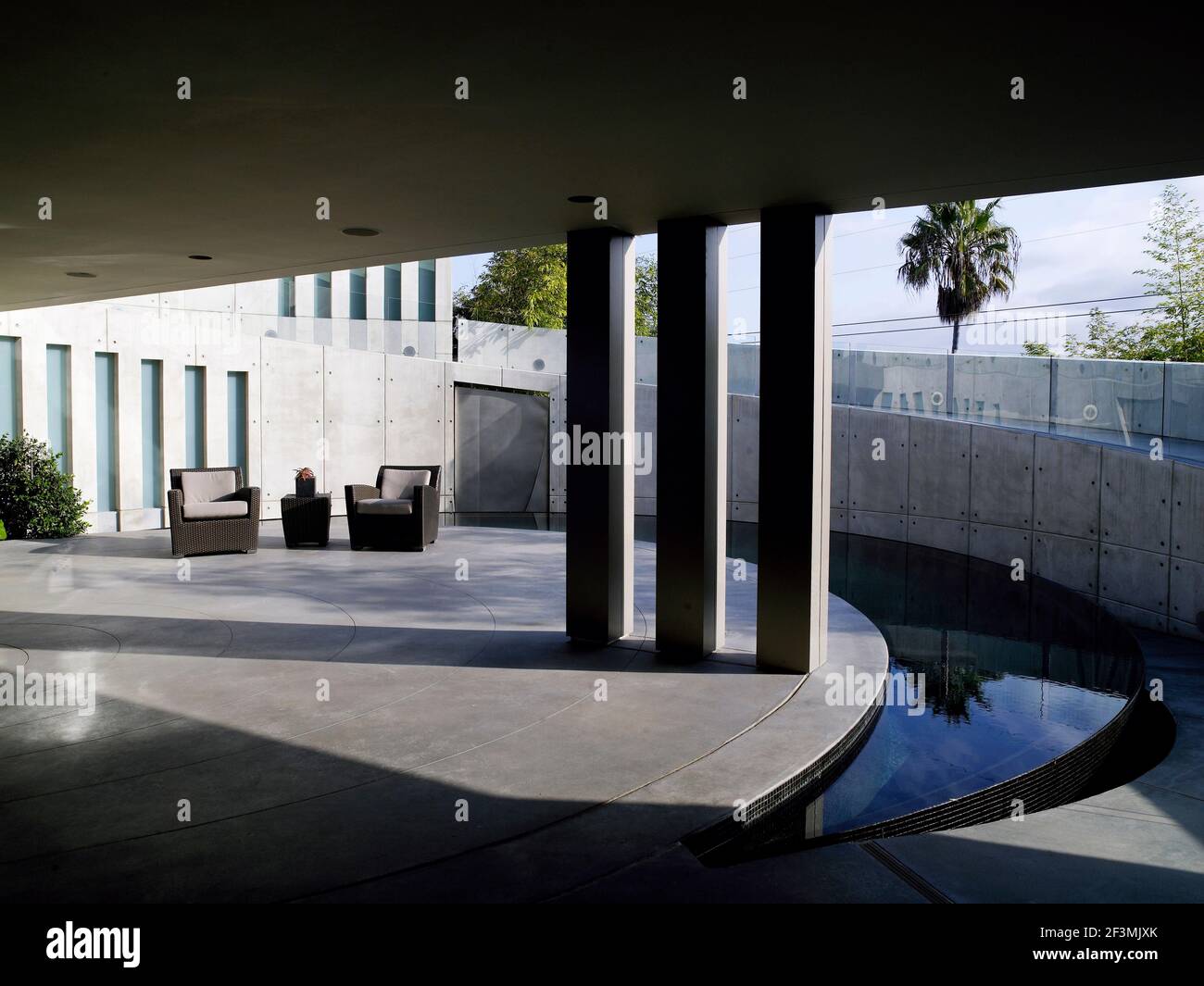 Seating on paved terrace of modern USA home Stock Photo - Alamy