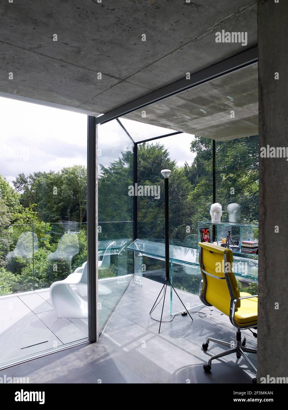 Overlooking garden hi-res stock photography and images - Alamy