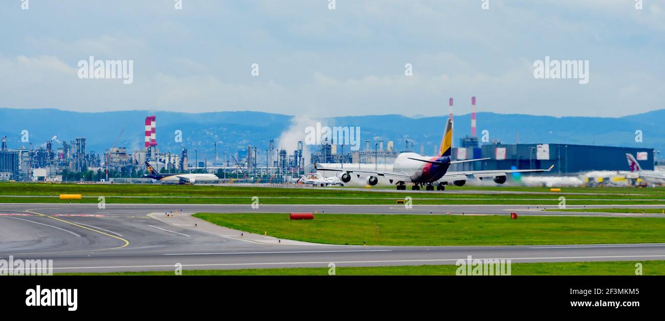 Lauda air boeing hi-res stock photography and images - Alamy