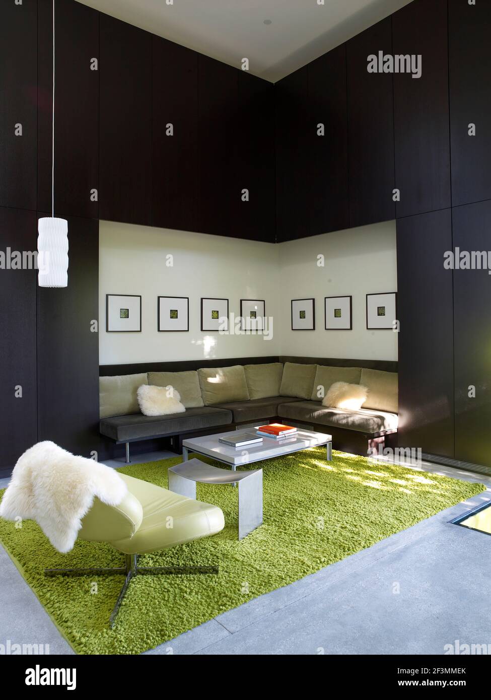 Corner seating hi-res stock photography and images - Alamy