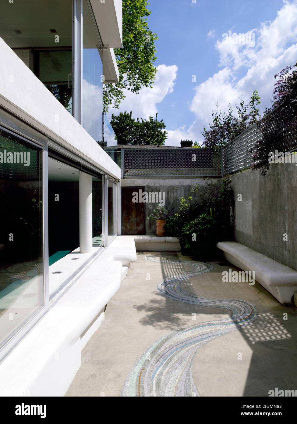 Private courtyard with seating outside modern UK home Stock Photo - Alamy