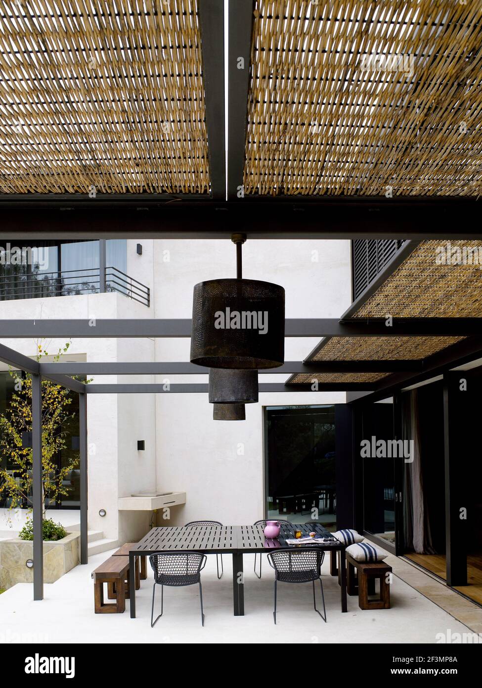 Shaded house terrace hi-res stock photography and images - Alamy