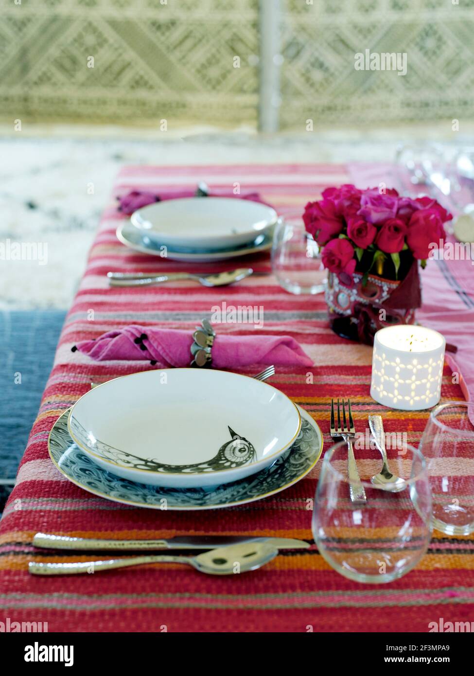 Table setting on table in Moroccan home Stock Photo - Alamy
