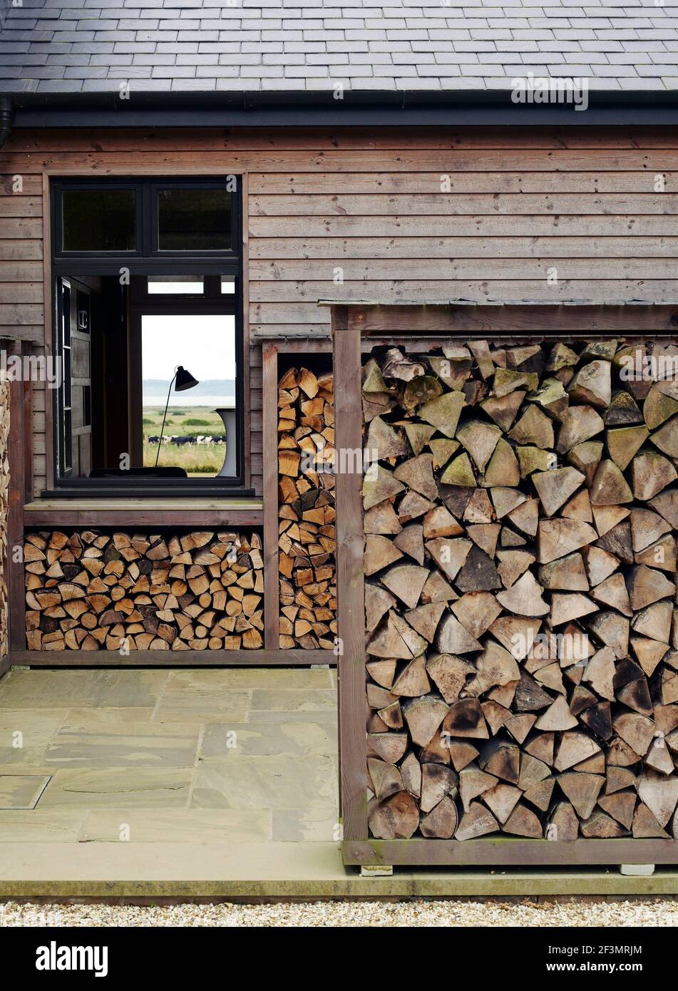 Log homes exteriors hi-res stock photography and images - Alamy