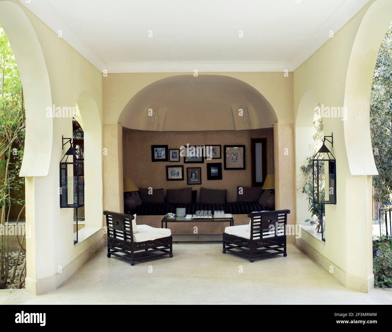 Seating on shaded terrace in Moroccan home Stock Photo - Alamy