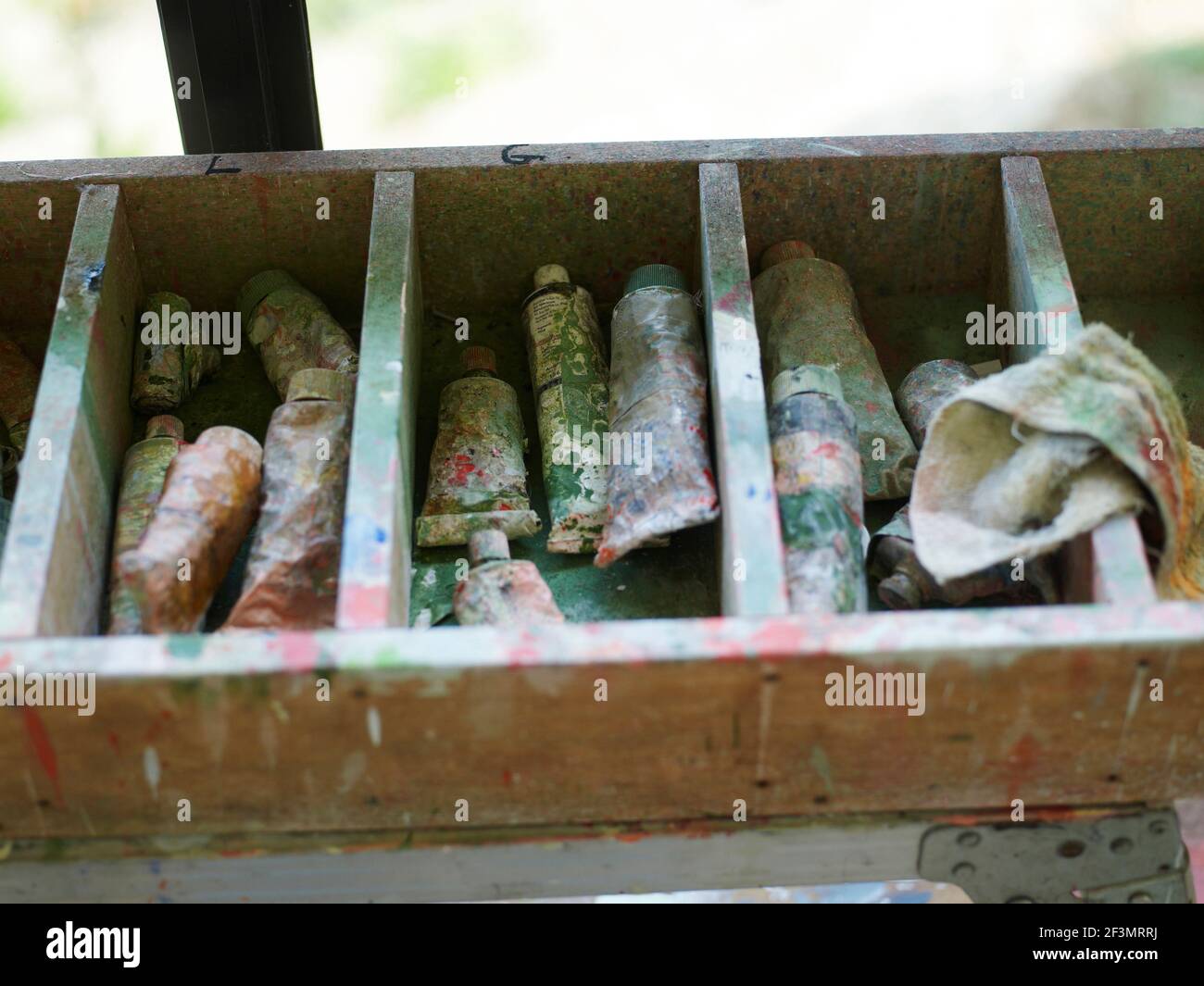 Color box art hi-res stock photography and images - Alamy