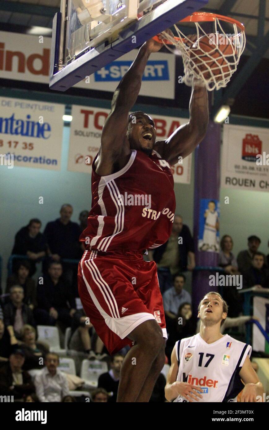 David simon basketball hi-res stock photography and images - Alamy