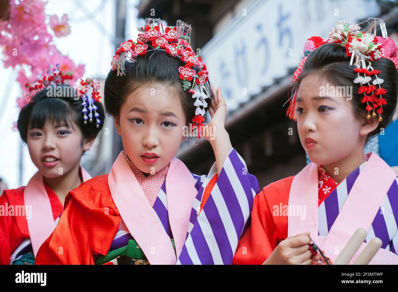 Japanese children wearing kimono hi-res stock photography and images ...
