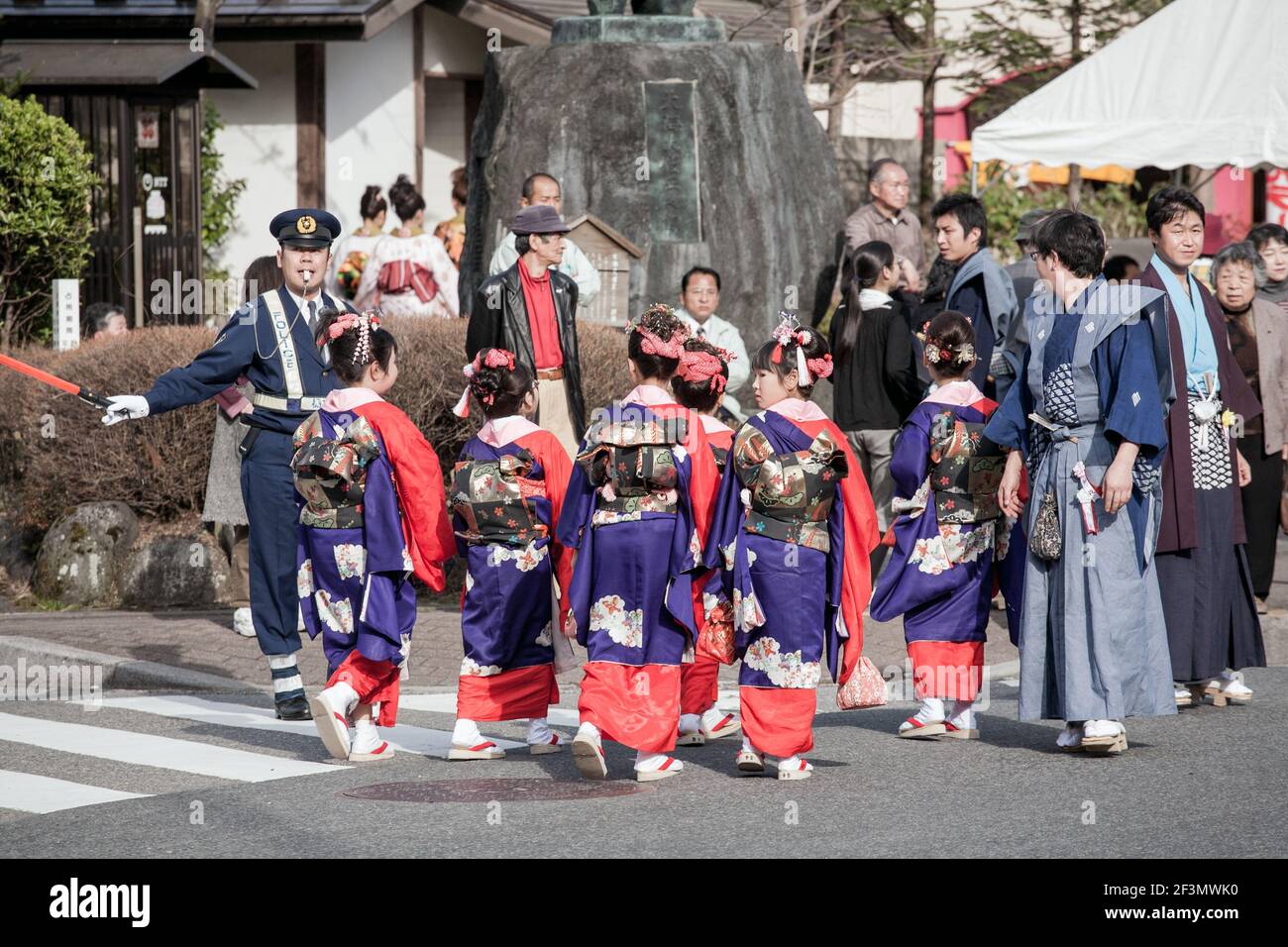 Japanese traffic controller allows females wearing kimonos to cross ...