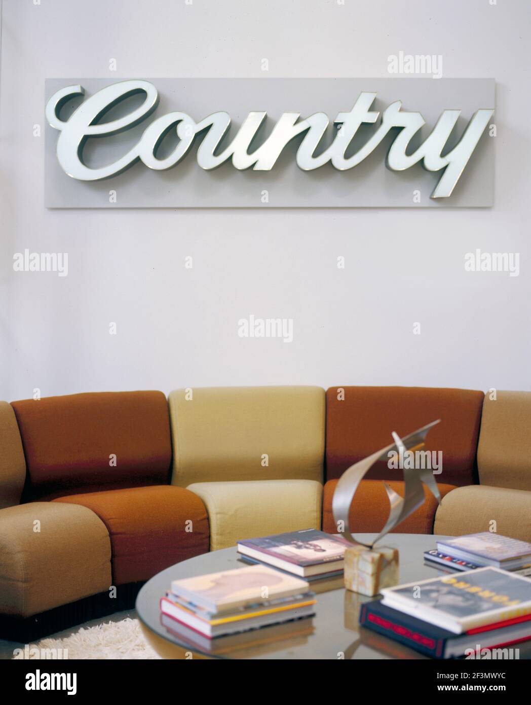 Curved seating hi-res stock photography and images - Alamy