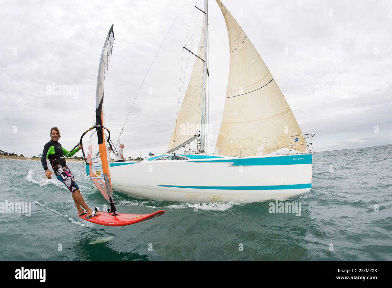 WINDSURFING - ILLUSTRATION - ILE DE RE (FRA) - 18/09/2009 - PHOTO ...
