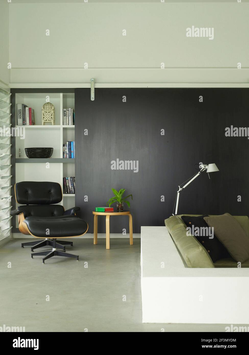 Chairs eames hi-res stock photography and images - Alamy