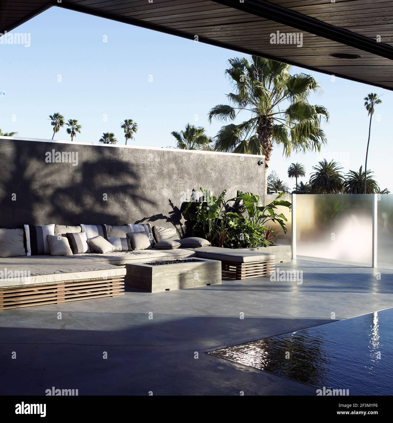 Outside pool seating hi-res stock photography and images - Alamy