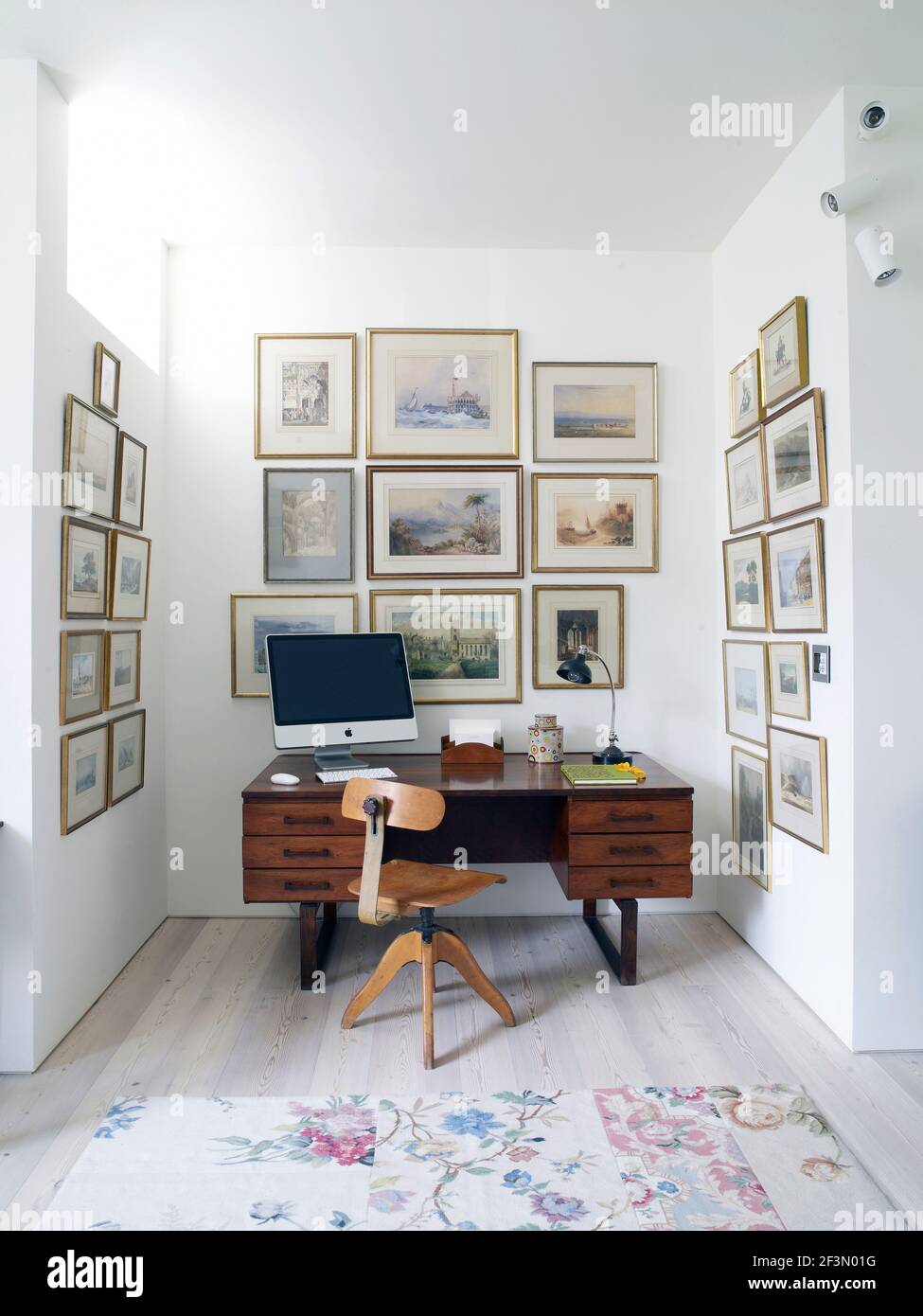 Desk in recessed area of UK home Stock Photo - Alamy