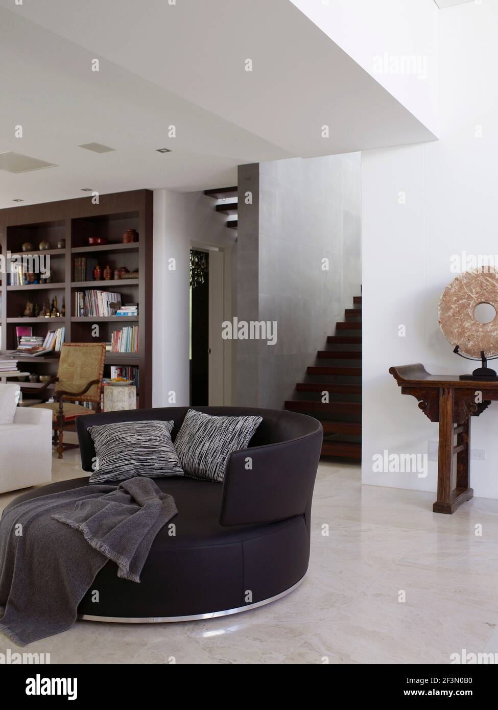 Round chair hi-res stock photography and images - Alamy