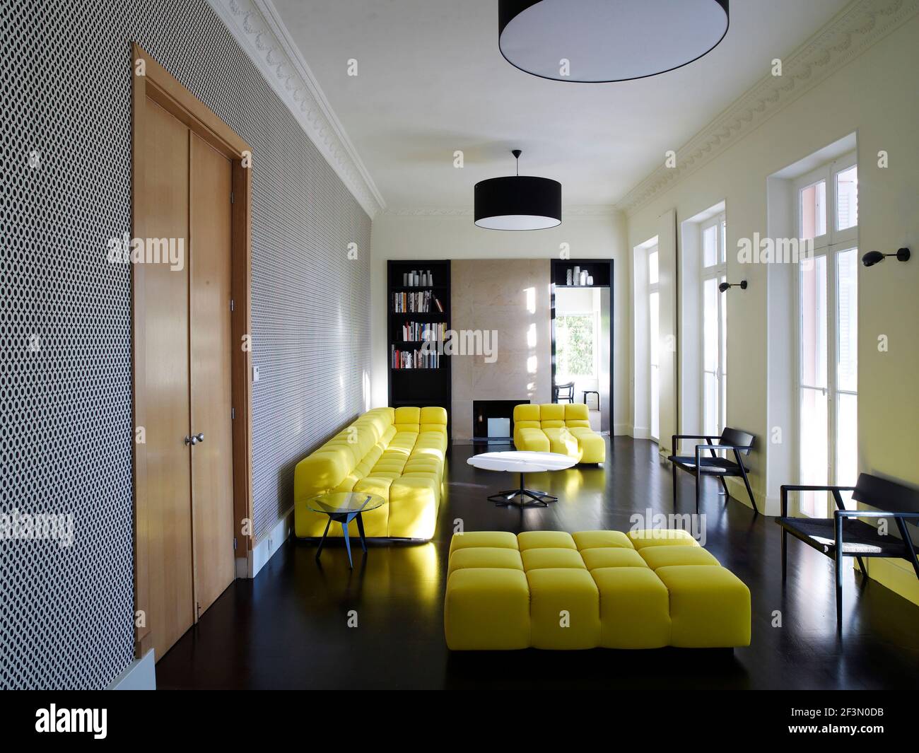 Yellow sitting room upholstered sofa hi-res stock photography and ...