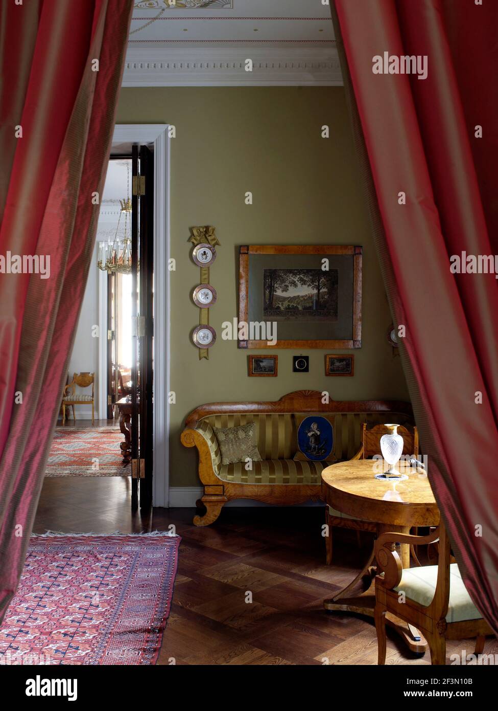 Empire style ceiling hi-res stock photography and images - Alamy