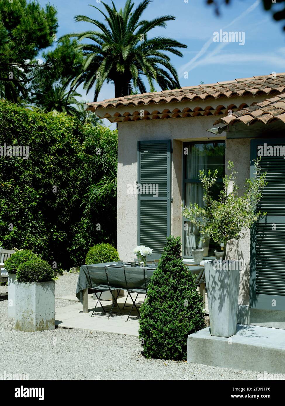 Table laid for lunch outside French home Stock Photo - Alamy