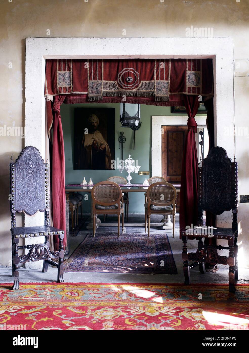 Ornate turkish doorway hi-res stock photography and images - Alamy