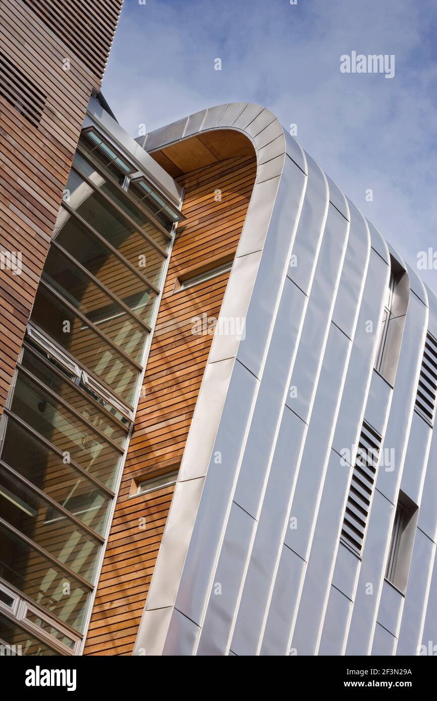 Modern building curved facade hi-res stock photography and images - Alamy