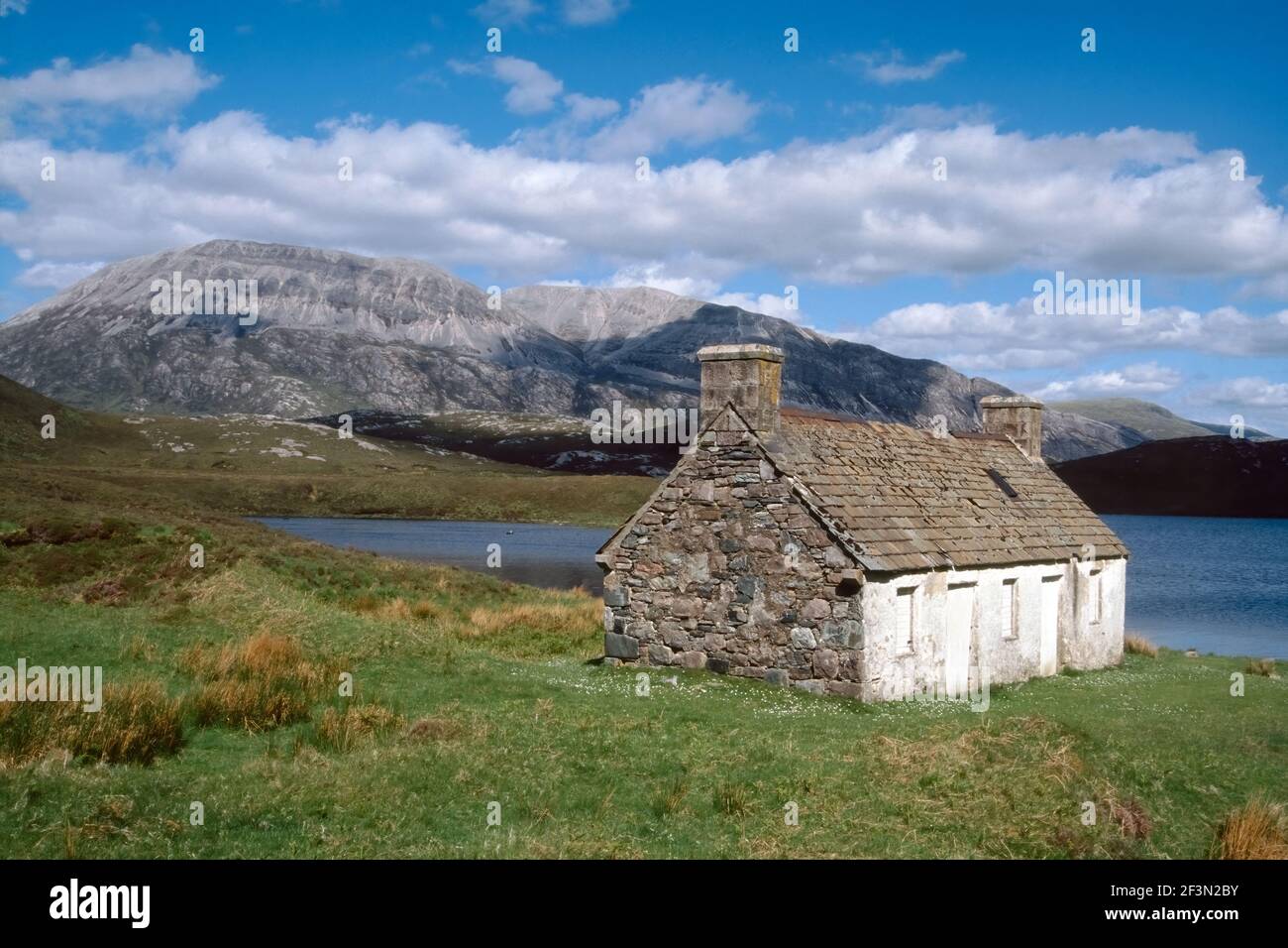 Bothy and mountains hi-res stock photography and images - Alamy