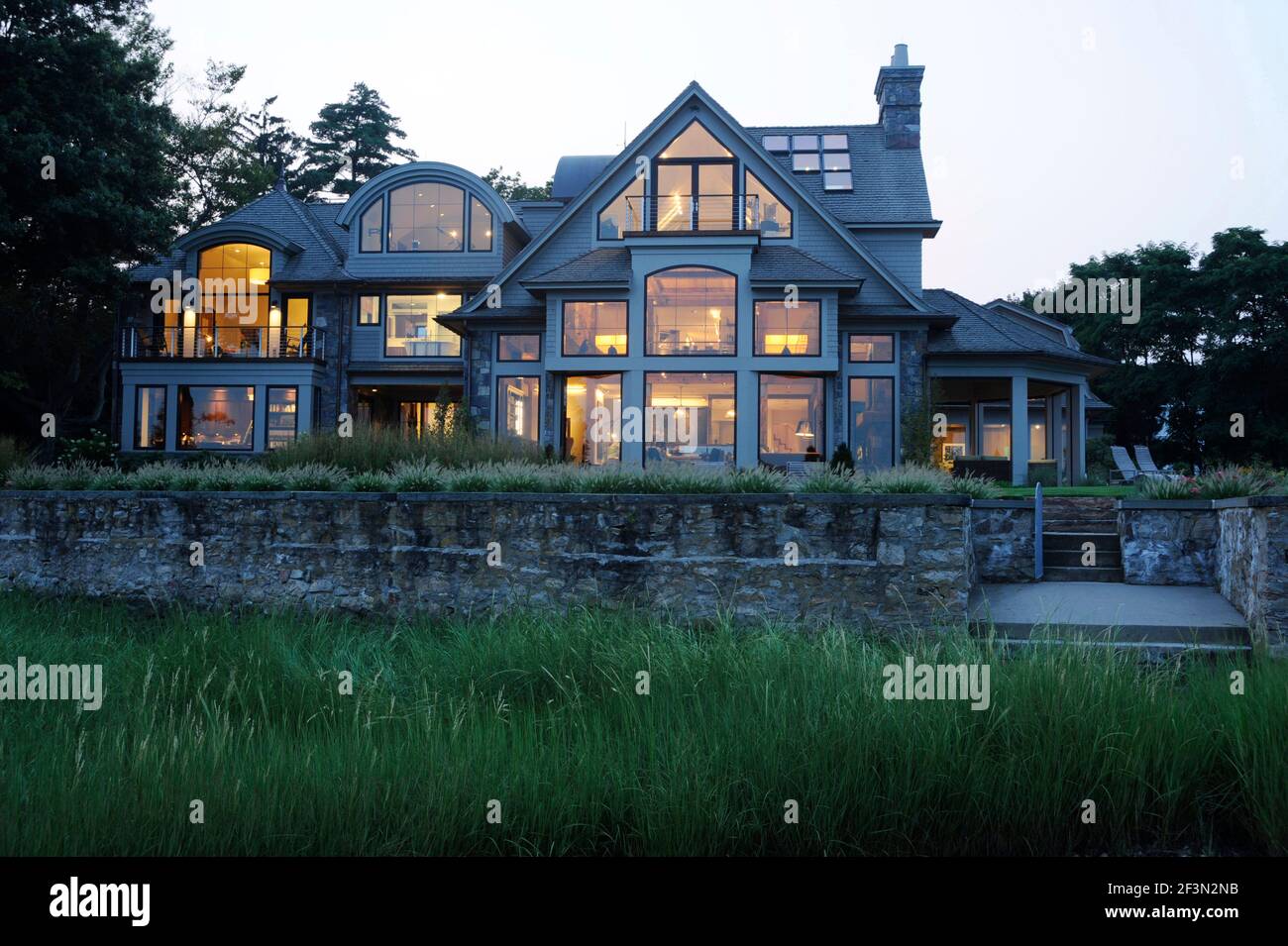 Riverside paradise hi-res stock photography and images - Alamy