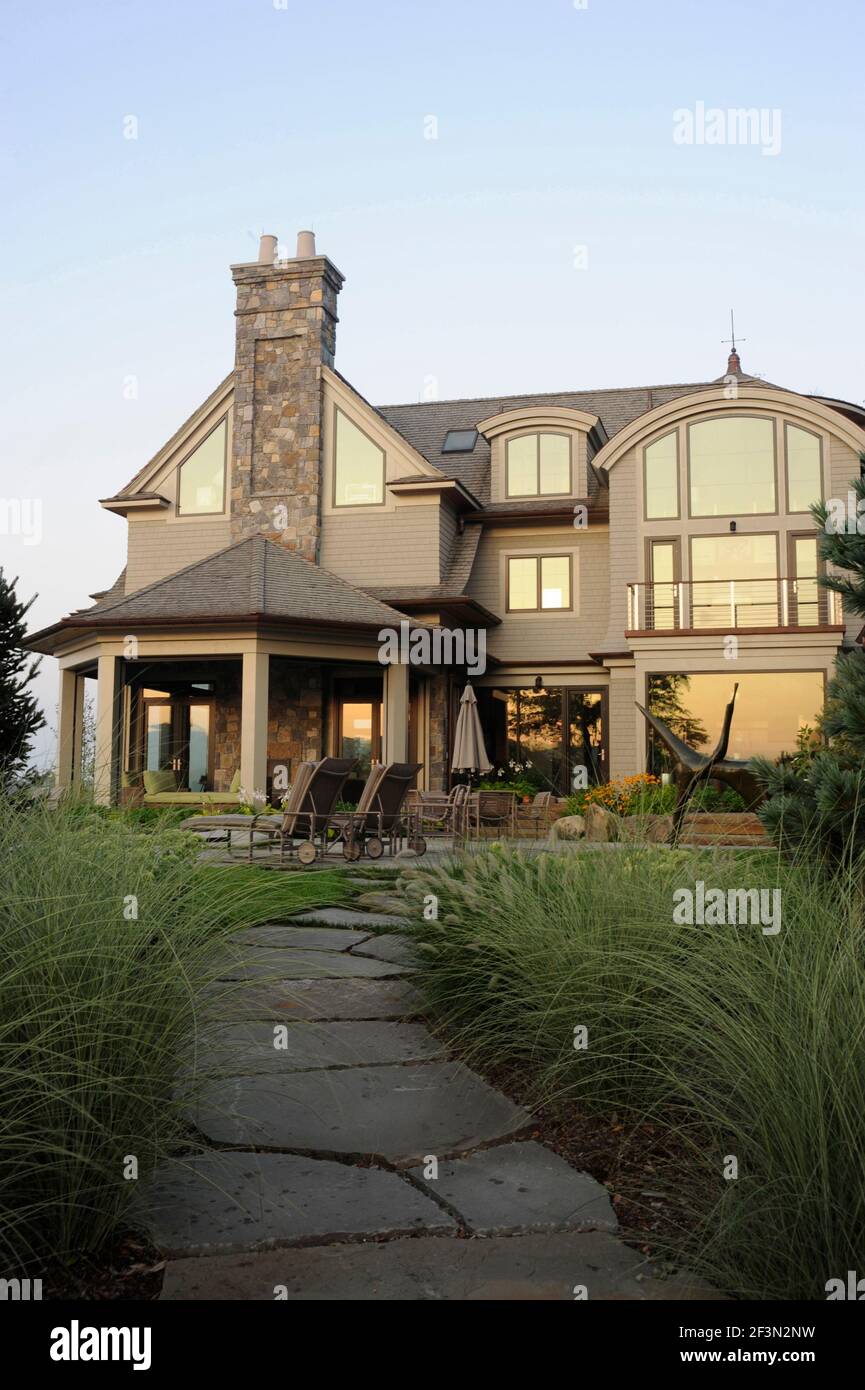 Riverside home hi-res stock photography and images - Alamy